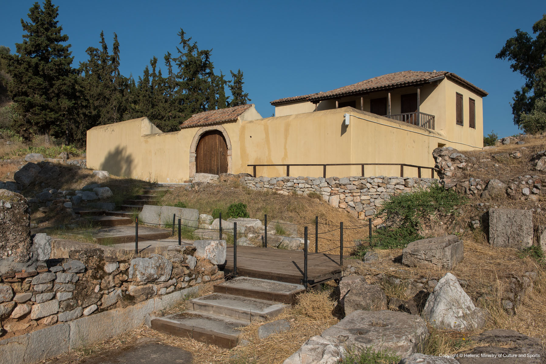 THE MODERN HOUSE NEAR THE ARCHAELOGICAL SITE | You Go Culture
