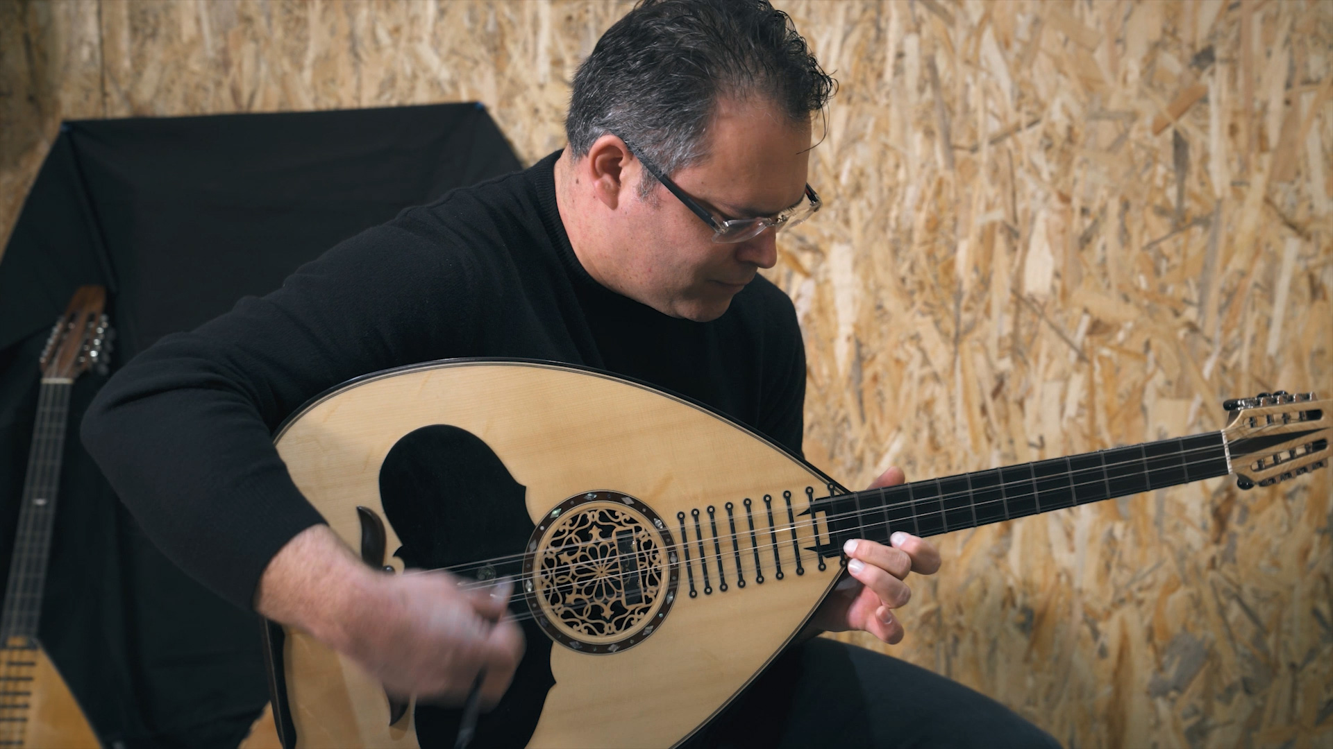 The distinctive sound of Cretan “Syrtos” | You Go Culture